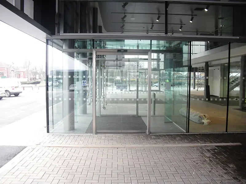 Benefits Of Automatic Glass Doors For Businesses | Glassedge